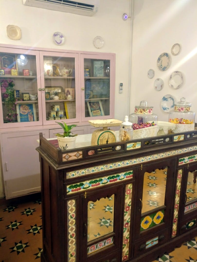 Parsi Thali, Parsi Dal, Prawn Kebabs In A Beautiful Setting | LBB