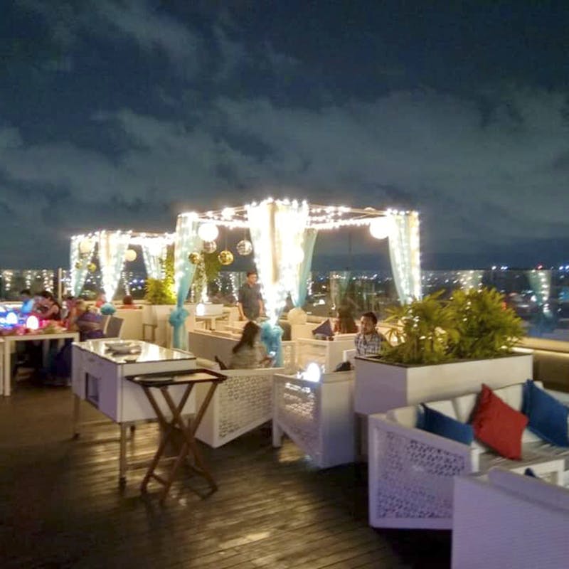 Live Jazz Show At Skyloft, Feathers Hotel | LBB, Chennai