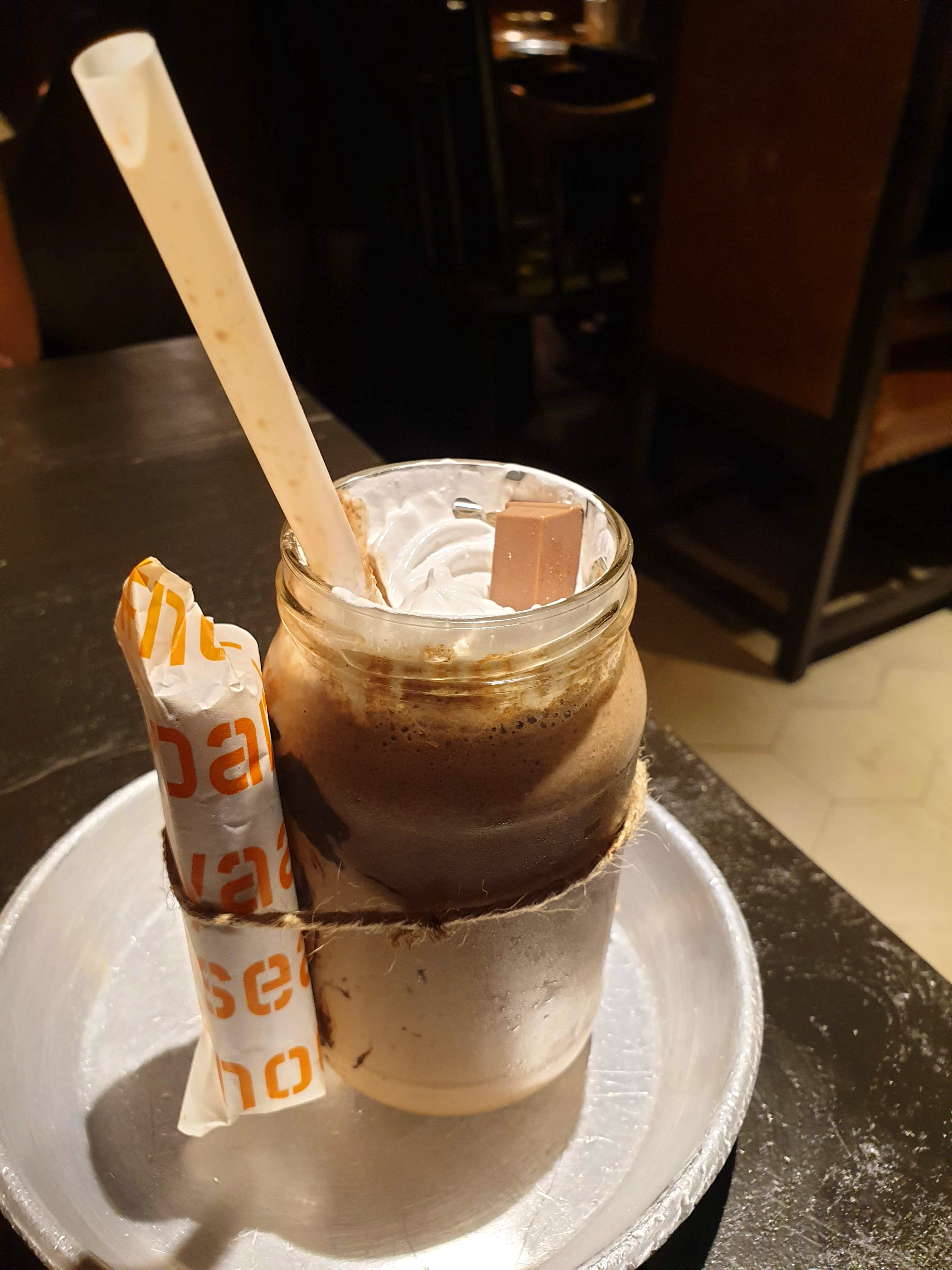 Check out Versova Social | LBB Mumbai