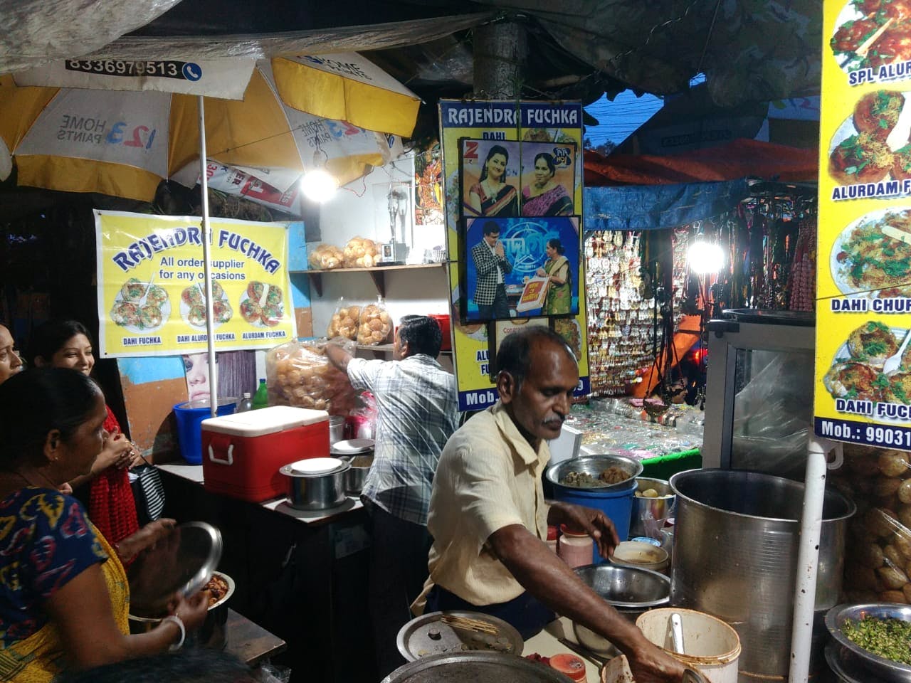 Eat Phuchka From Rajendra Phuchka, Dhakuria | LBB, Kolkata
