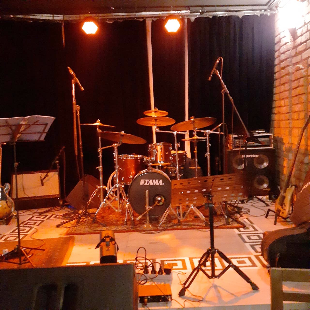 Skinny Mo's jazz Club | LBB, Kolkata