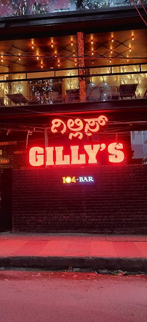Gilly'S 104: A Super Cool Bar To Chill With Your Friends Over Drinks ...