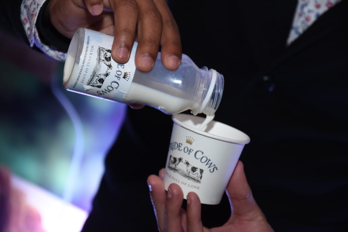 Buy Farm Fresh Milk From Pride Of Cows | LBB, Kolkata