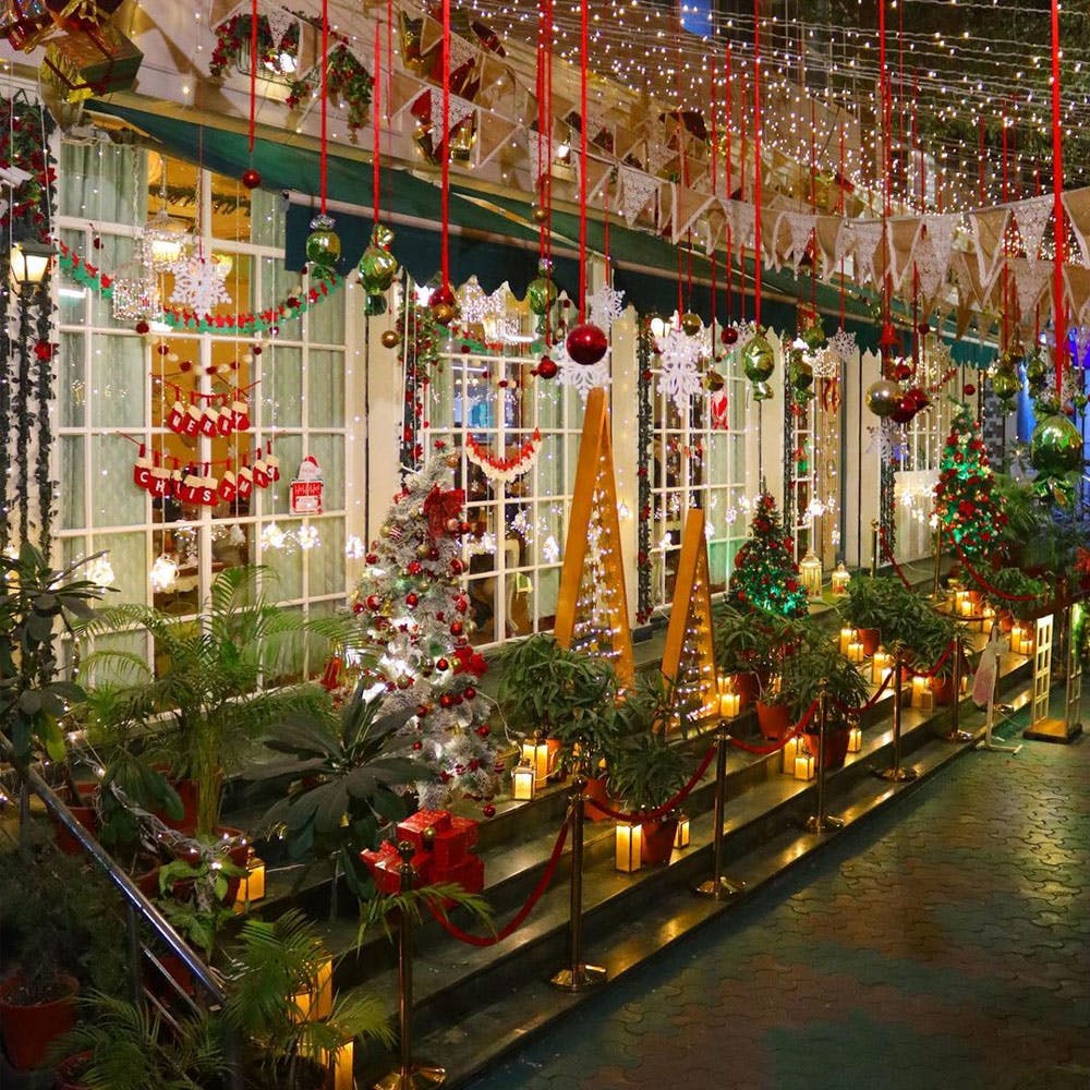 7 Cafes Decorated For Christmas | LBB, Delhi